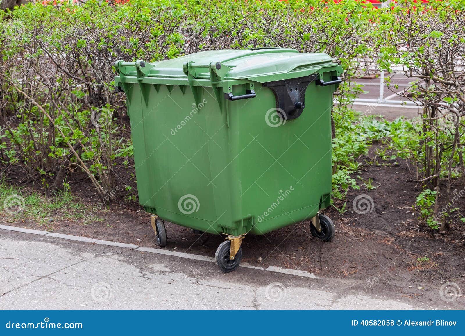 De Groene Container Van Het Recycling Stock Foto - Image of vuil ...