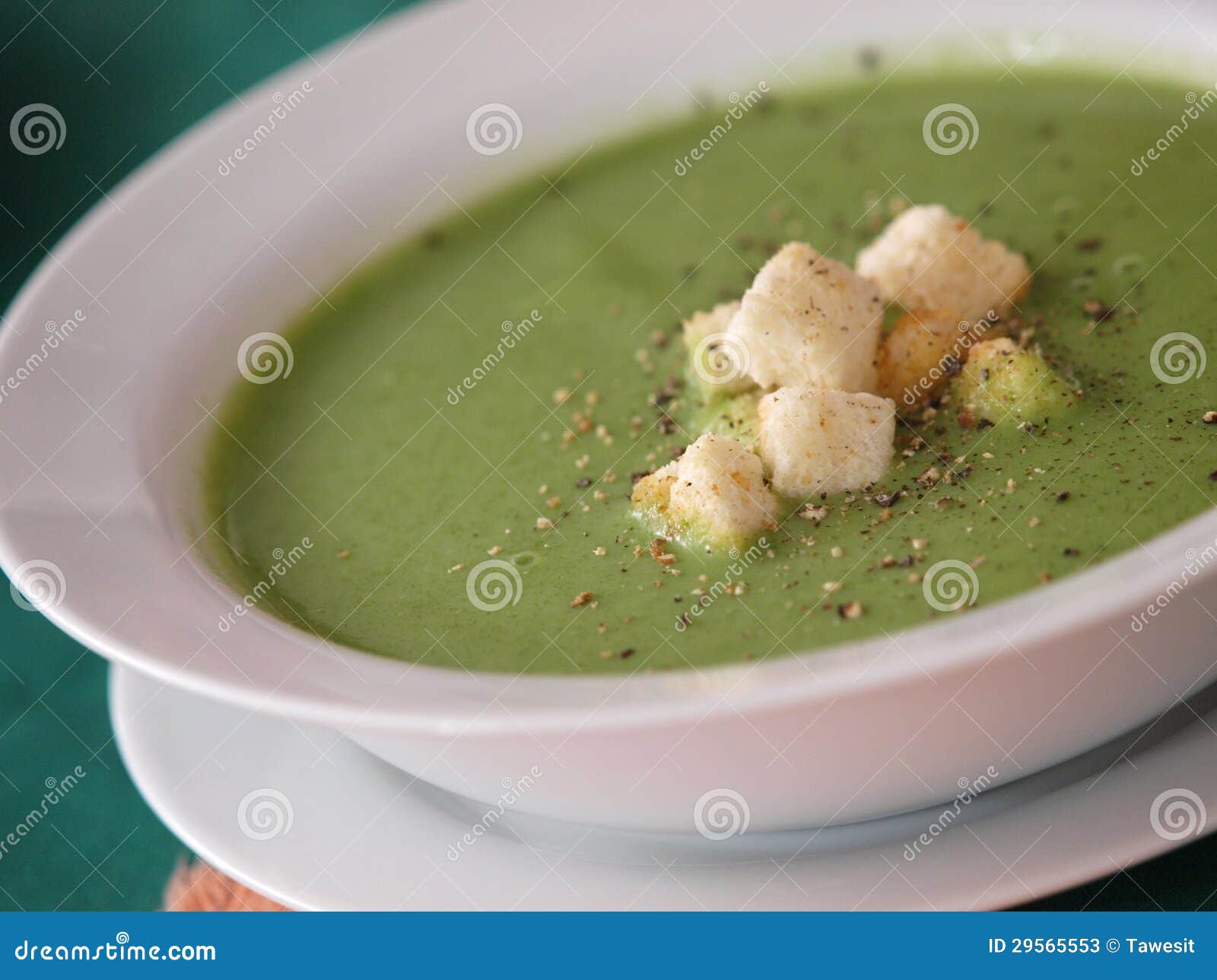 De Groene Soep Van Broccoli Stock Afbeelding - Image of eten, brood ...