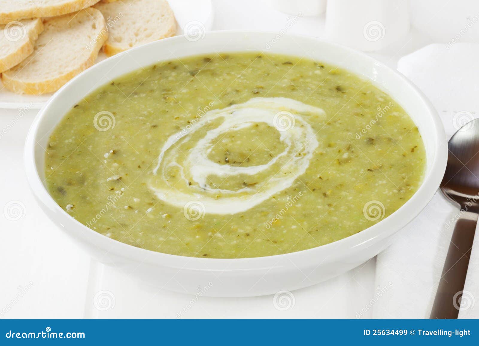 De Groene Soep Van De Courgette Stock Afbeelding - Image of soep ...