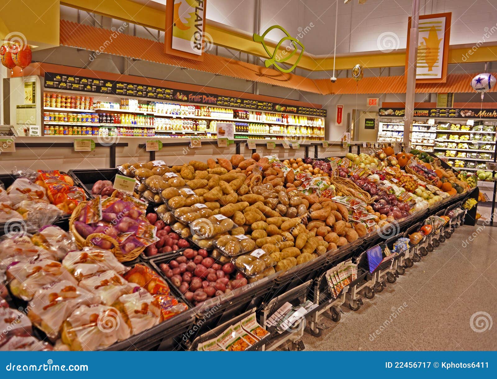 De Groente Van De Supermarkt En Fruitsectie Stock Afbeelding - Image of ...