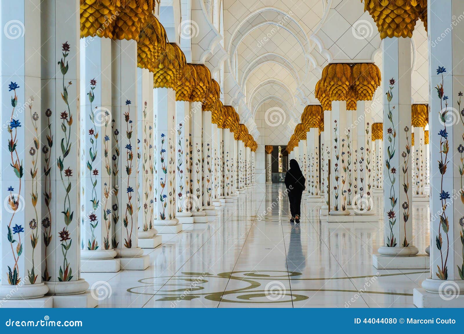 De Grote Moskee Van Abu Dhabi Stock Foto - Image of islamitisch, groot ...