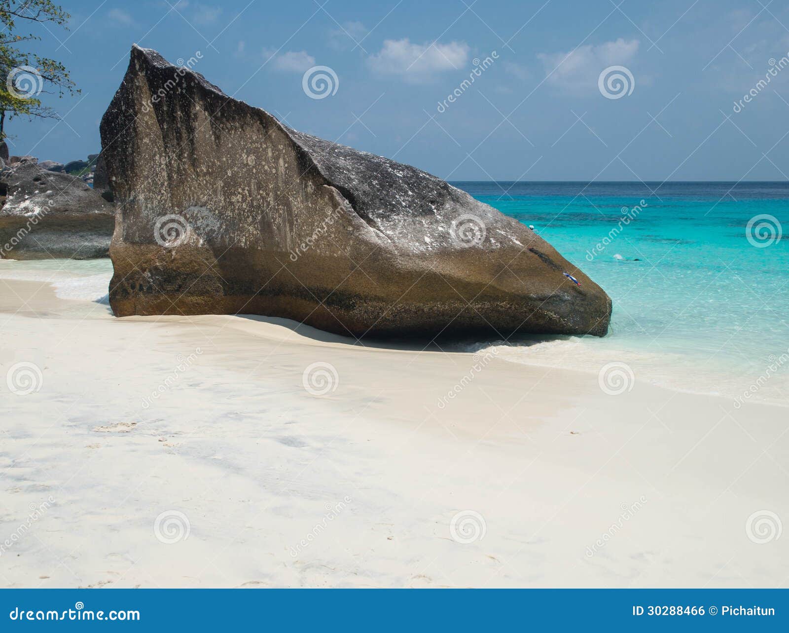 Grote rots stock foto. Image of strand, schoonheid, zand - 30288466