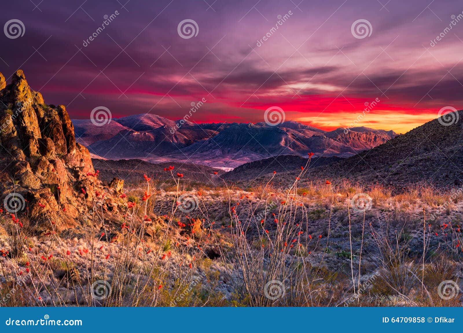 De Grote Zonsondergang Van De Kromming Stock Foto - Image of bergen ...