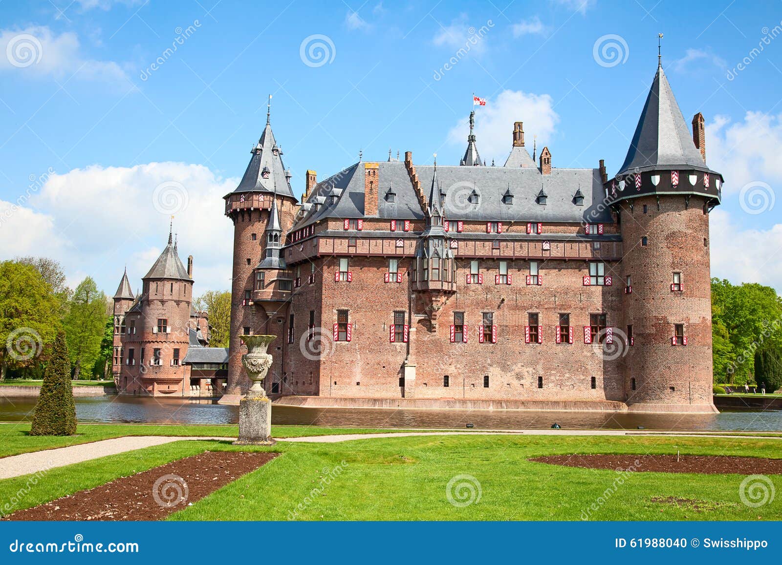De Haar castle editorial image. Image of building, gate - 61988040