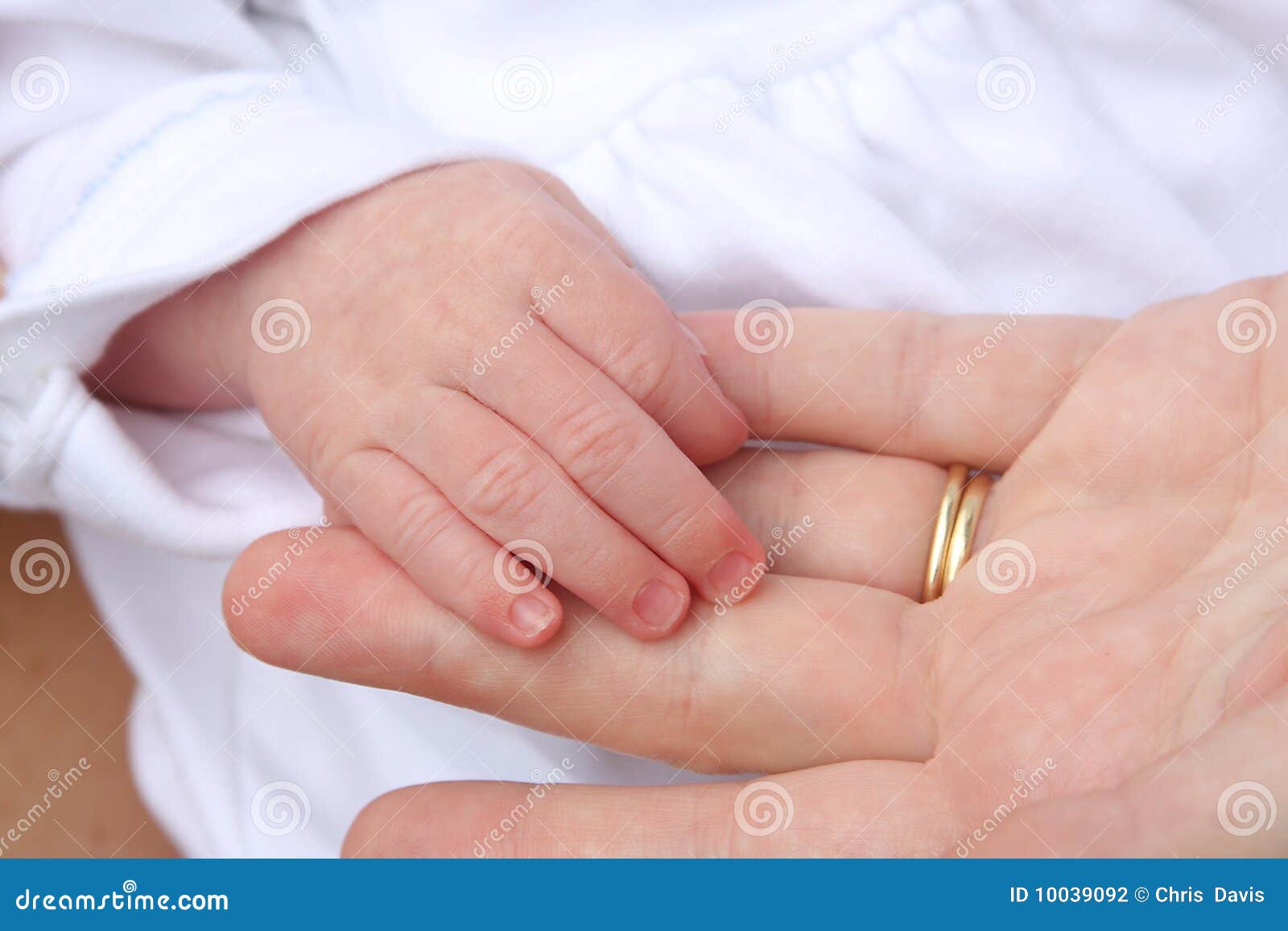 De hand van de baby stock foto. Image of kind, grepen - 10039092