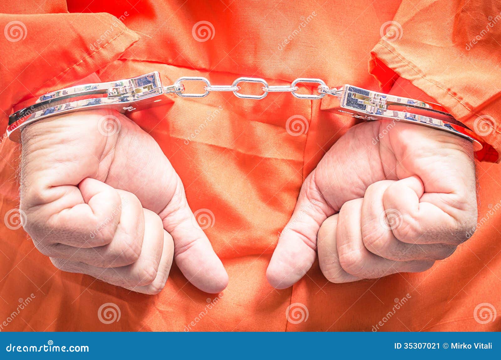 De Handboeien Om:doen Handen Stock Afbeelding - Image of belemmerd ...