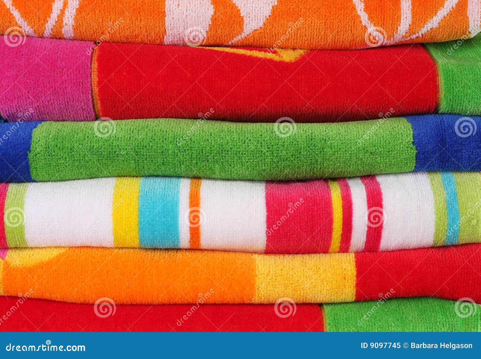 De Handdoeken Van Het Strand Stock Afbeelding - Image of roze, rood ...