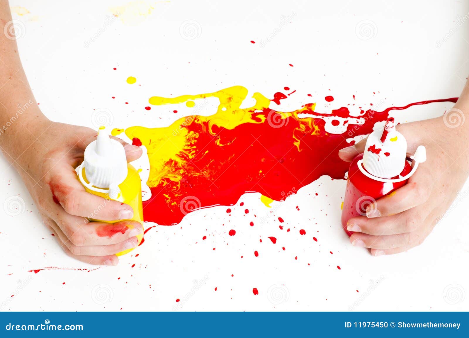 De Handen En De Verf Van Kinderen Stock Foto - Image of begrip, kleur ...