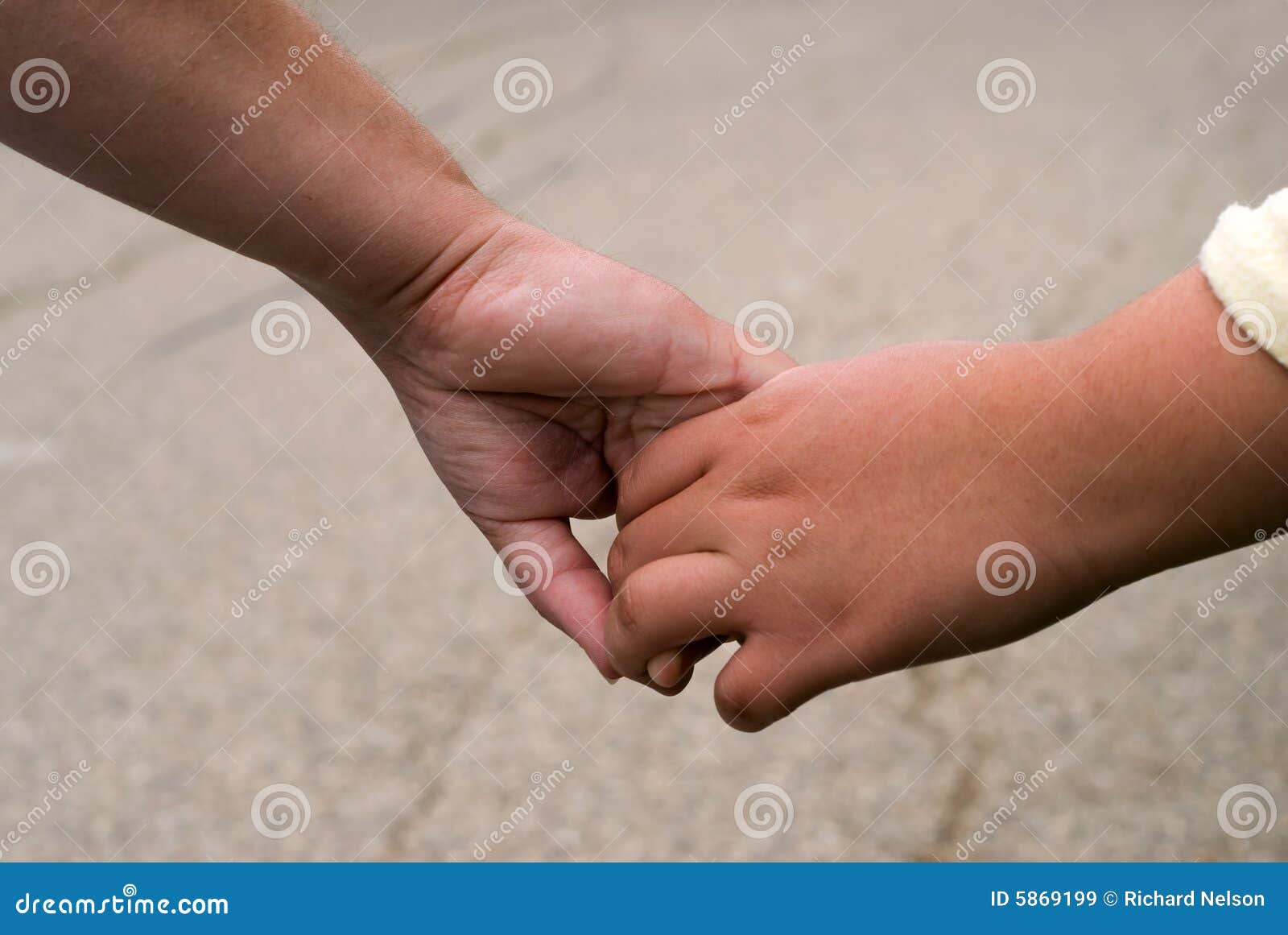 De Handen van de holding stock afbeelding. Image of steun - 5869199