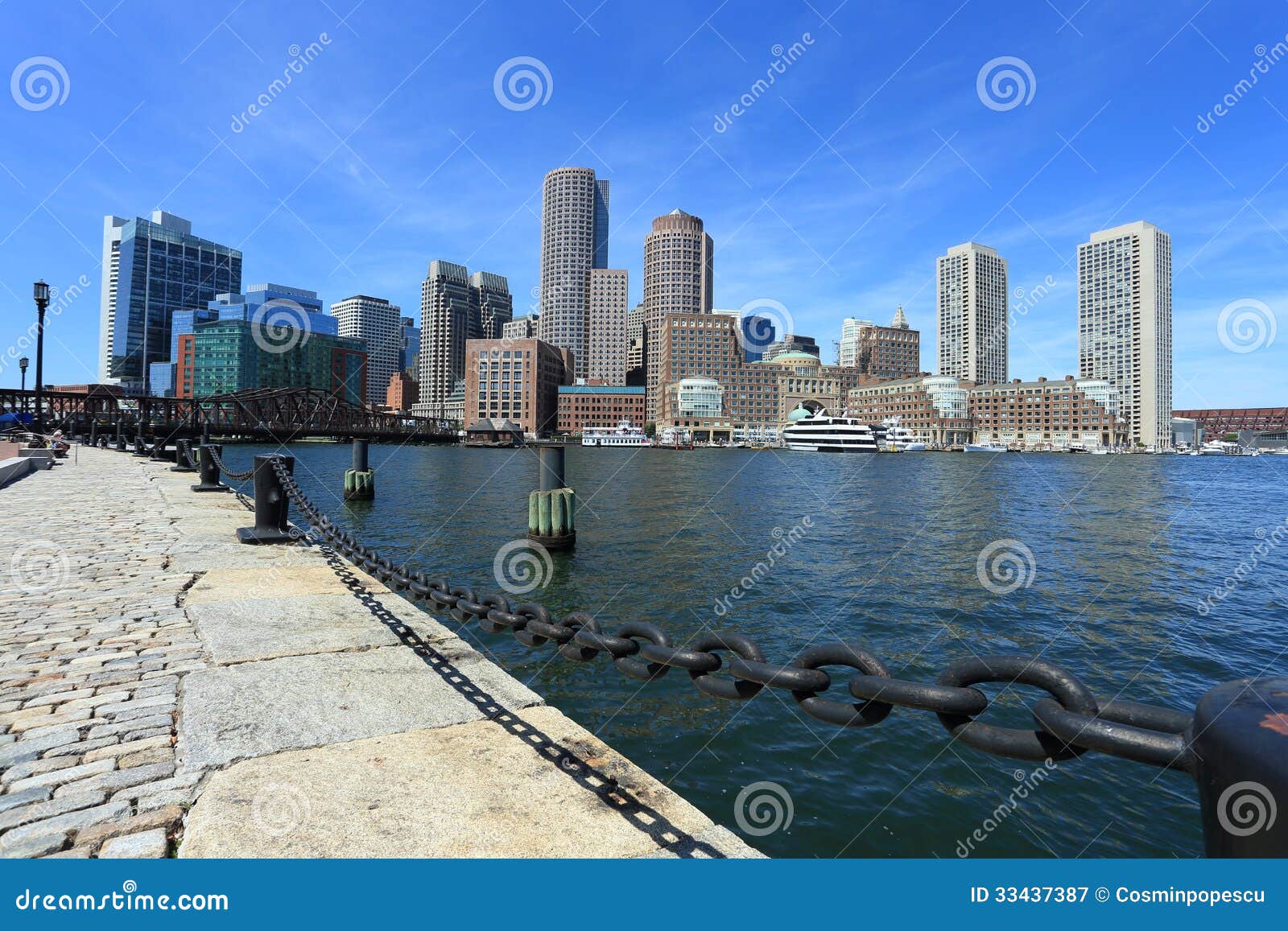 De Haven En De Horizon Van Boston Stock Afbeelding - Image of hemel ...