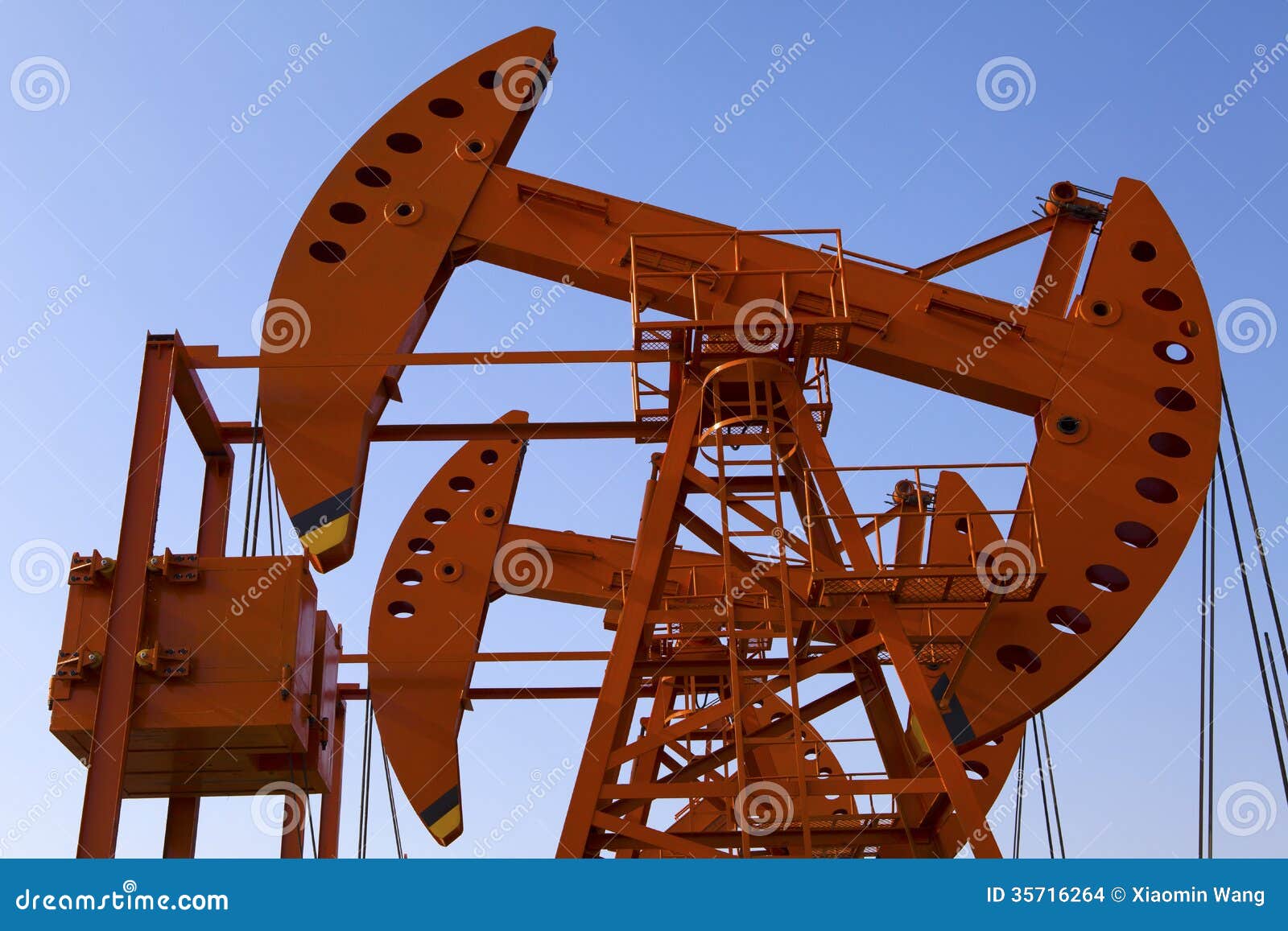 De hefboom van de oliepomp stock foto. Image of boortoren - 35716264