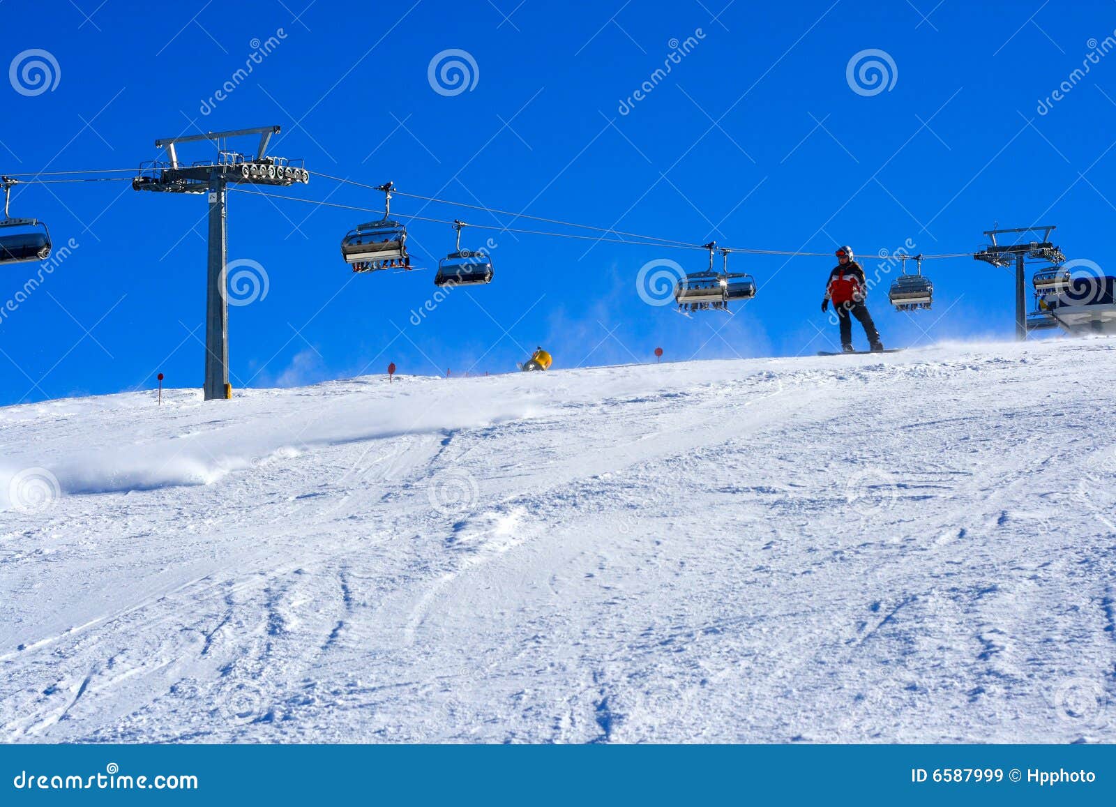 De helling van de ski stock afbeelding. Image of seizoen - 6587999