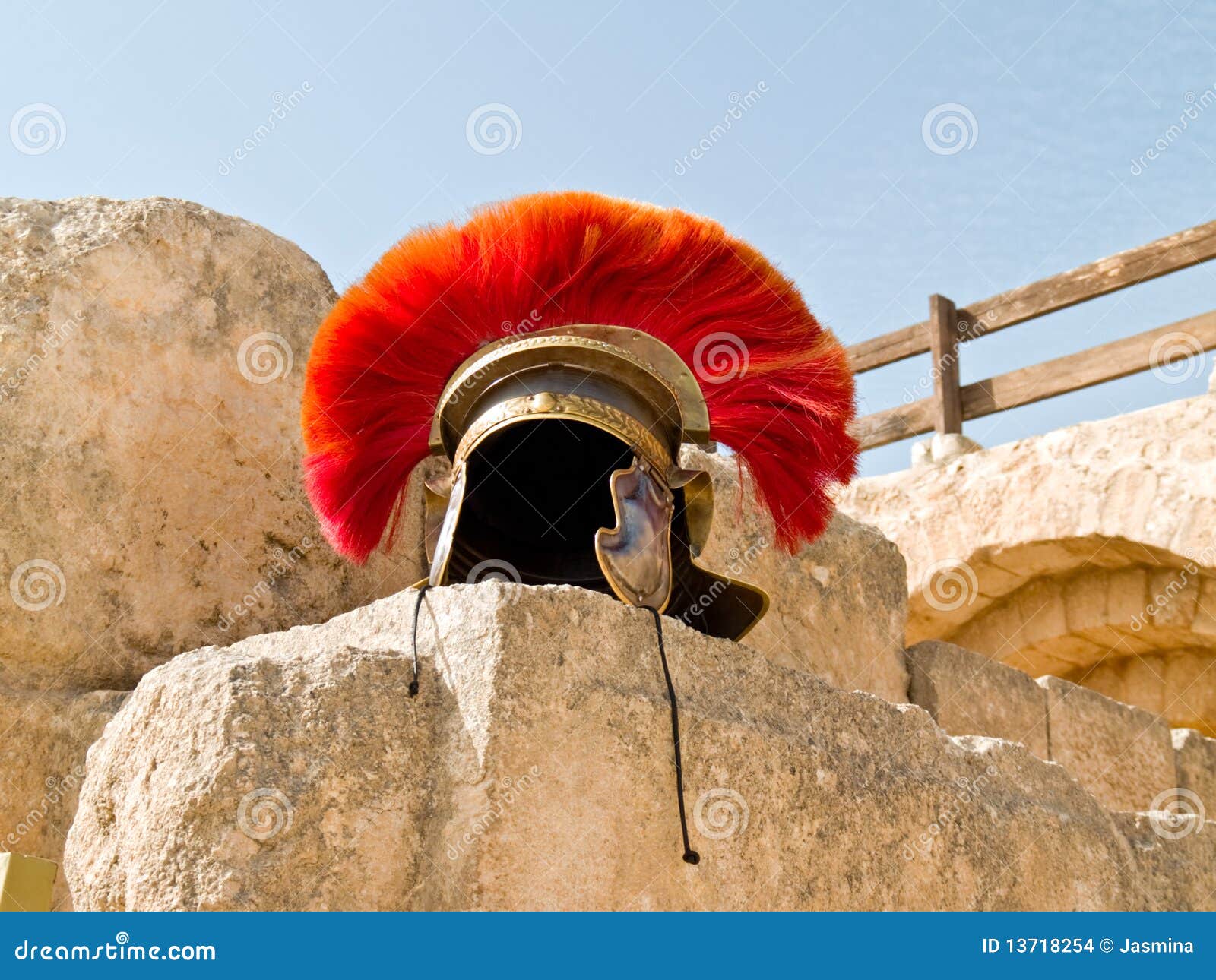 De helm van Roman Legionar stock foto. Image of archeologisch - 13718254