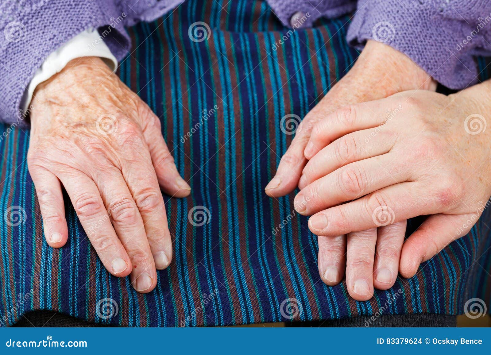 De helpende hand stock foto. Image of verzekering, assisteren - 83379624