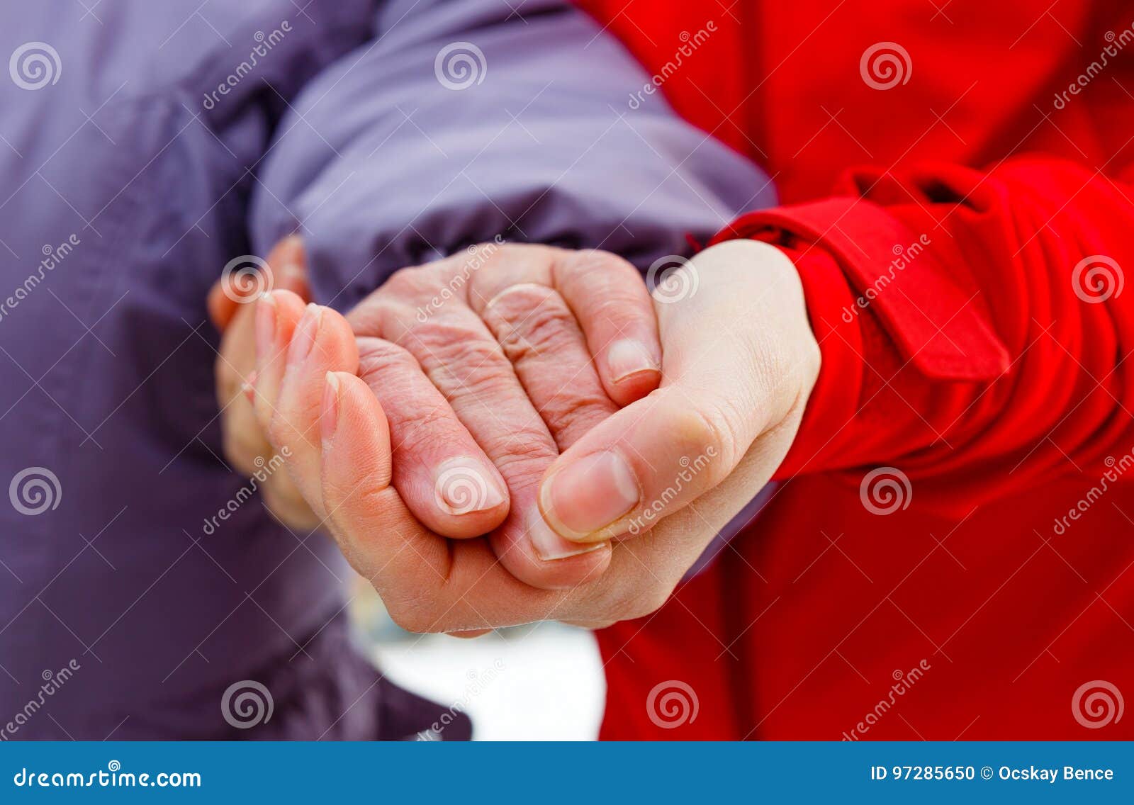 De helpende handen stock foto. Image of huis, mensen - 97285650