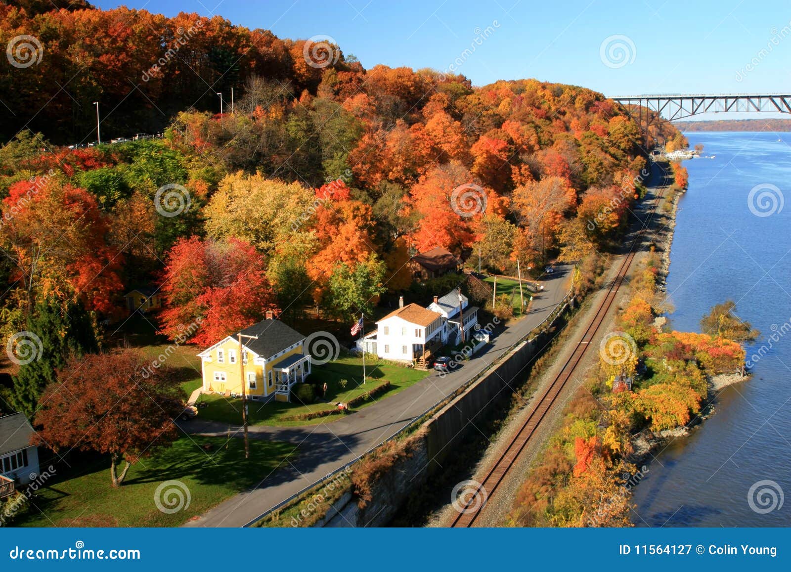 De Herfst Van De Rivier Van Hudson Stock Afbeelding - Image of huizen ...