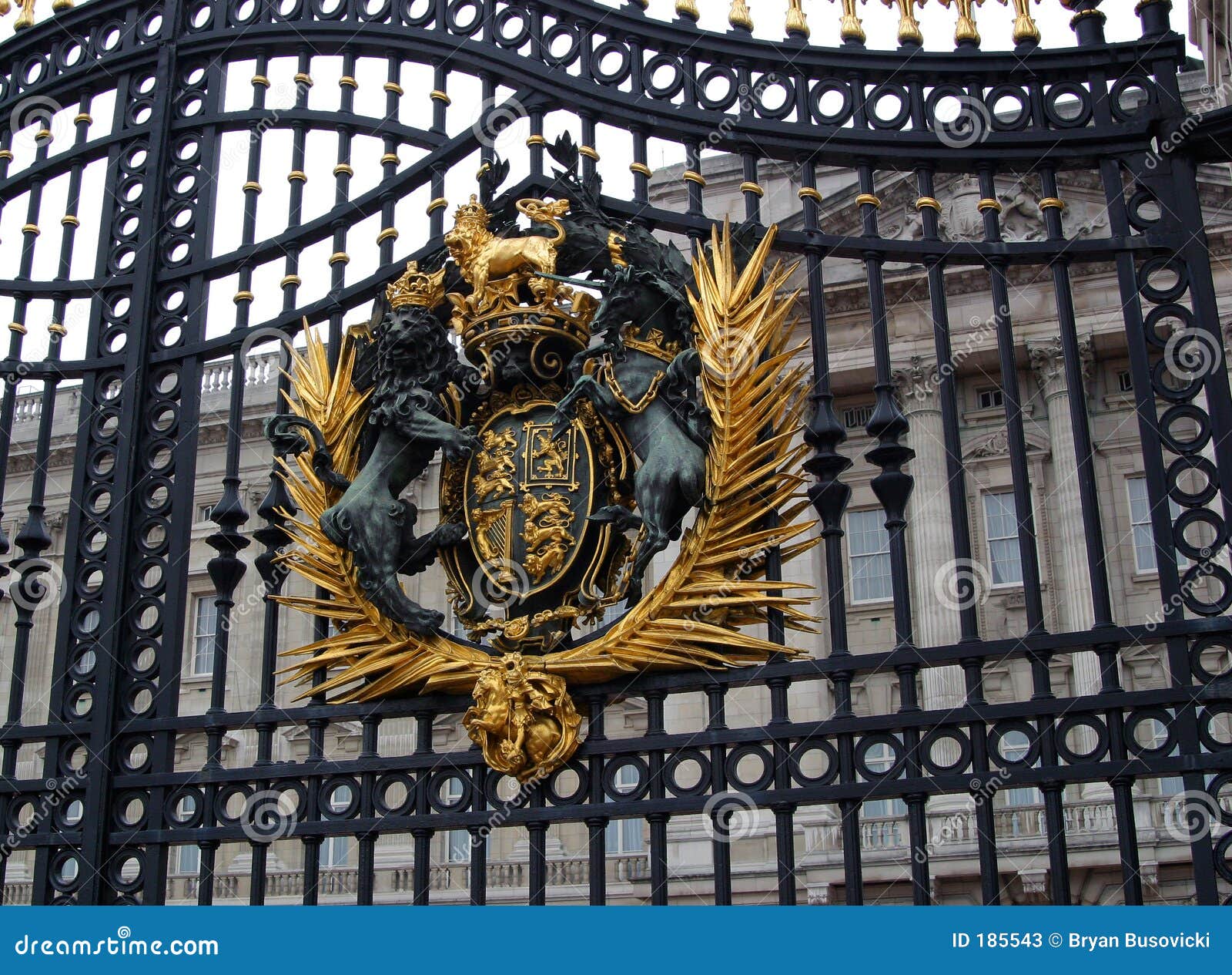 De Hoofd Poort Van Het Buckingham Palace Stock Afbeelding - Image of ...