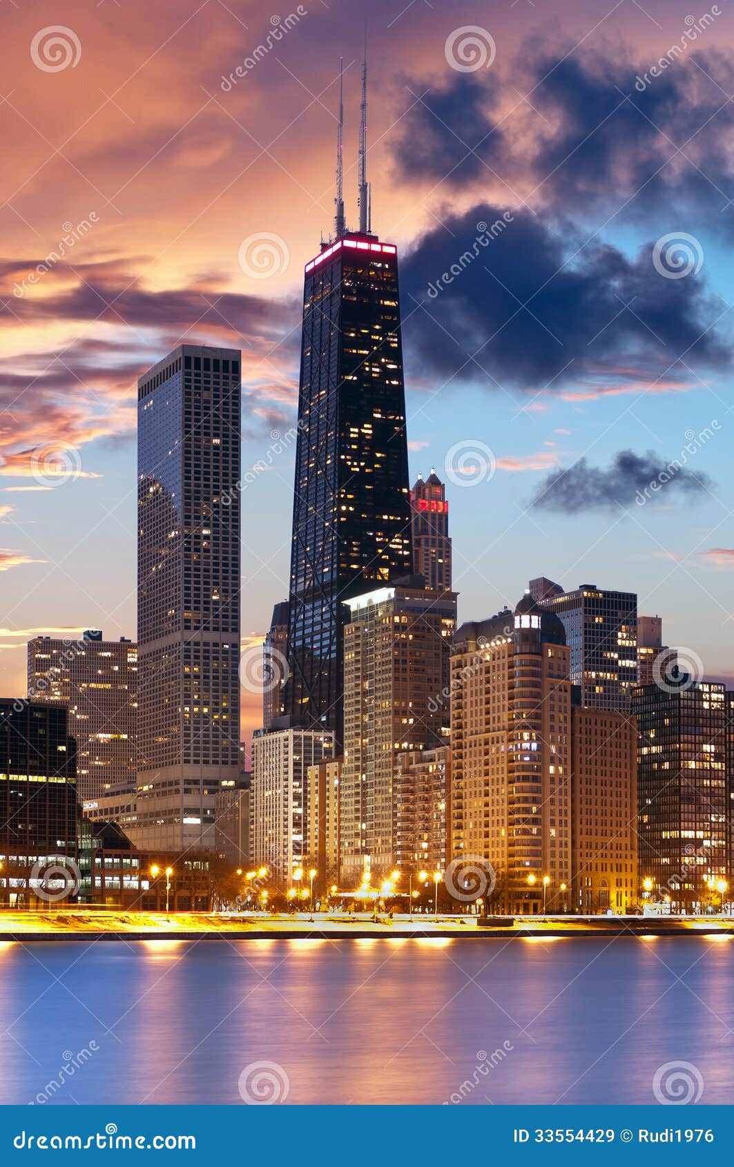 De horizon van Chicago. stock afbeelding. Image of verlicht - 33554429
