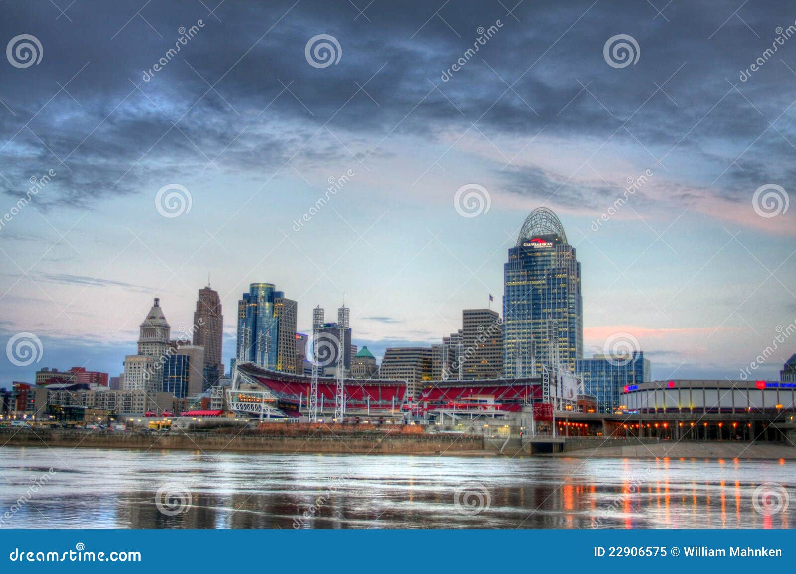 De Horizon Van Cincinnati Ohio, Ochtend, Redactie Redactionele ...
