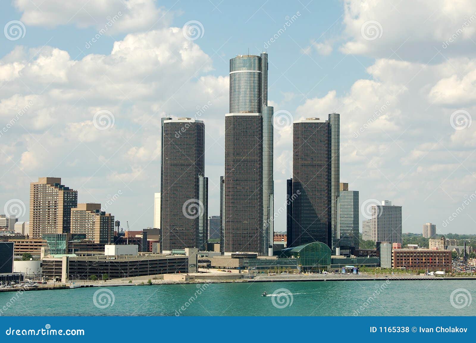 De Horizon Van Detroit Met Drie Torens Stock Foto - Image of velen ...