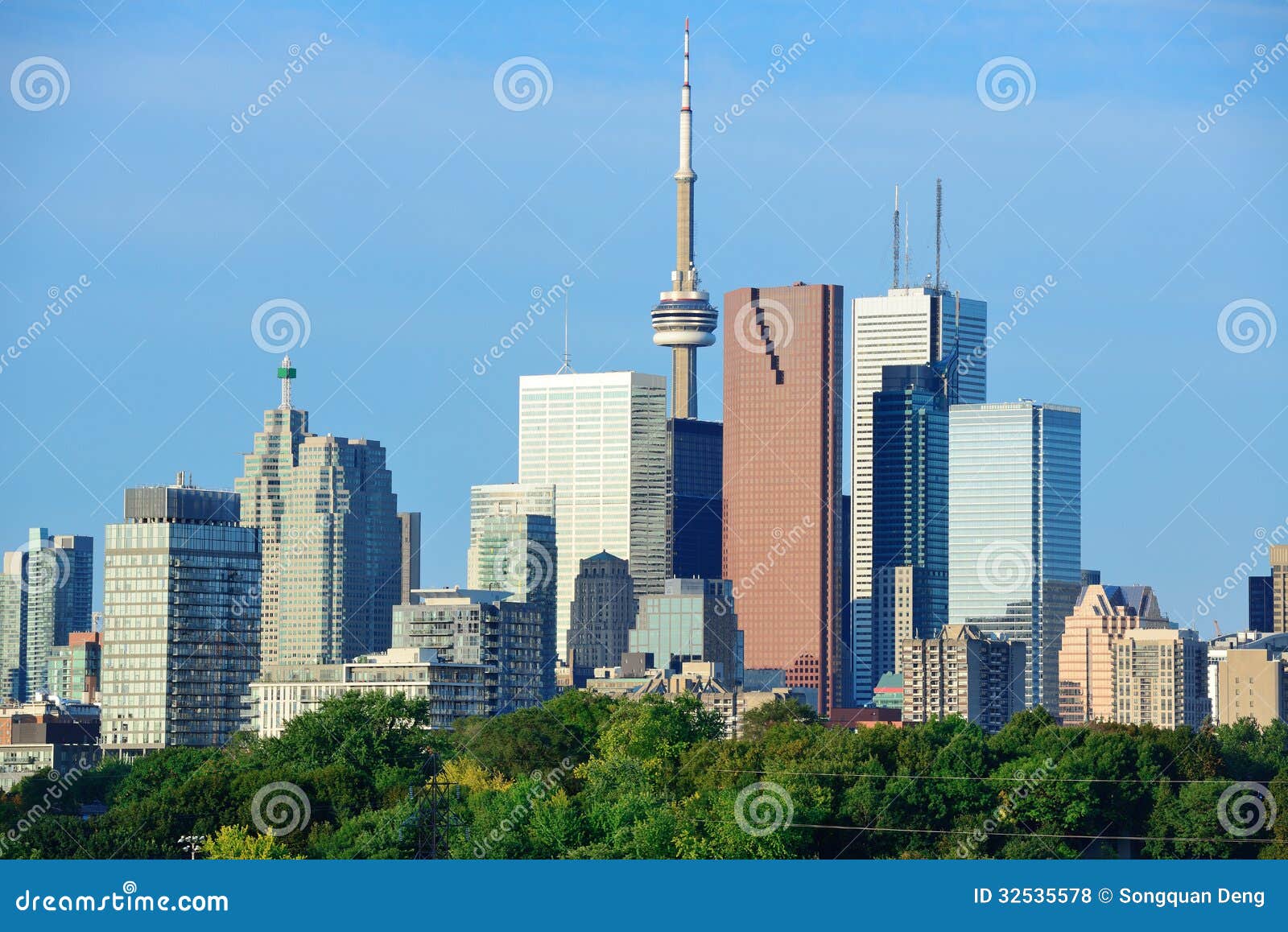 De horizon van Toronto stock foto. Image of wolkenkrabber - 32535578