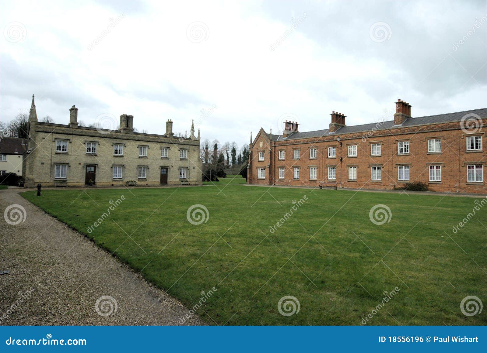 De Huizen van de aalmoes stock foto. Image of blok, huizen - 18556196