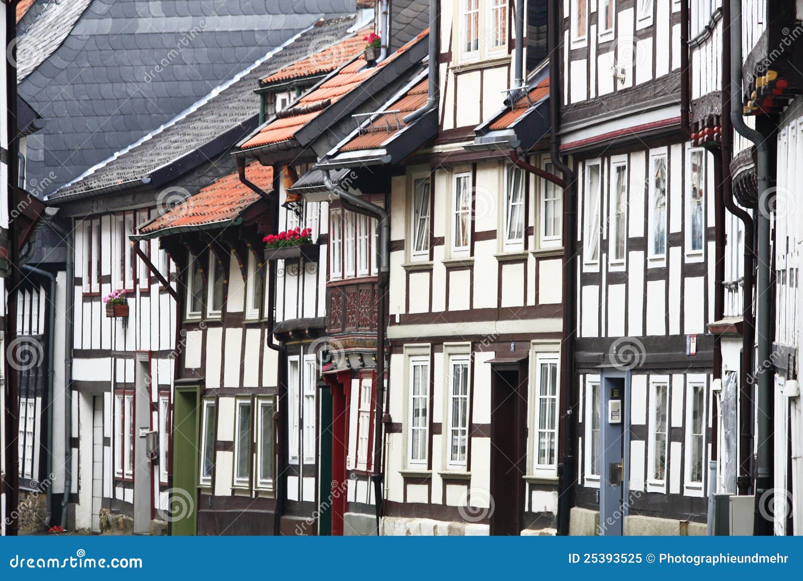 De huizen van het kader stock afbeelding. Image of bruin - 25393525