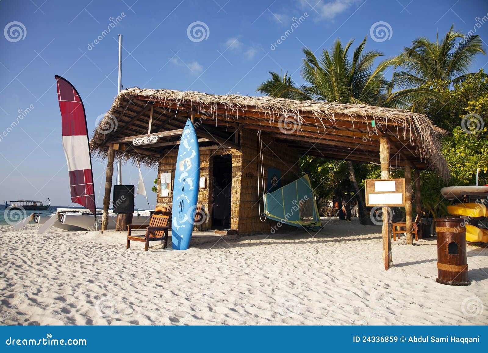 De hut van het strand stock afbeelding. Image of blauw - 24336859