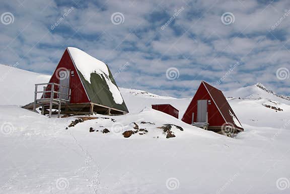 De hut van Inuit stock foto. Image of pool, bewolkt, vakantie - 4839214