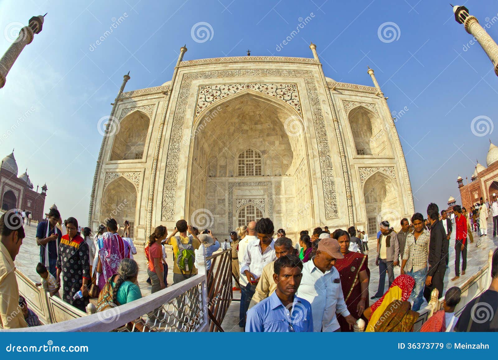 De Indische Mensen Bezoeken Taj Mahal Redactionele Stock Afbeelding ...