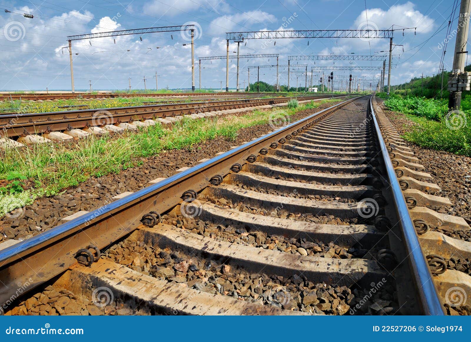 De Infrastructuur Van De Spoorweg Stock Foto - Image of wolken, gras ...