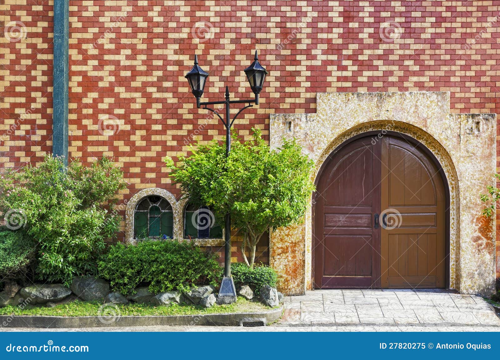 De Ingang Van De Boog Van De Kerk Stock Afbeelding - Image of mooi ...