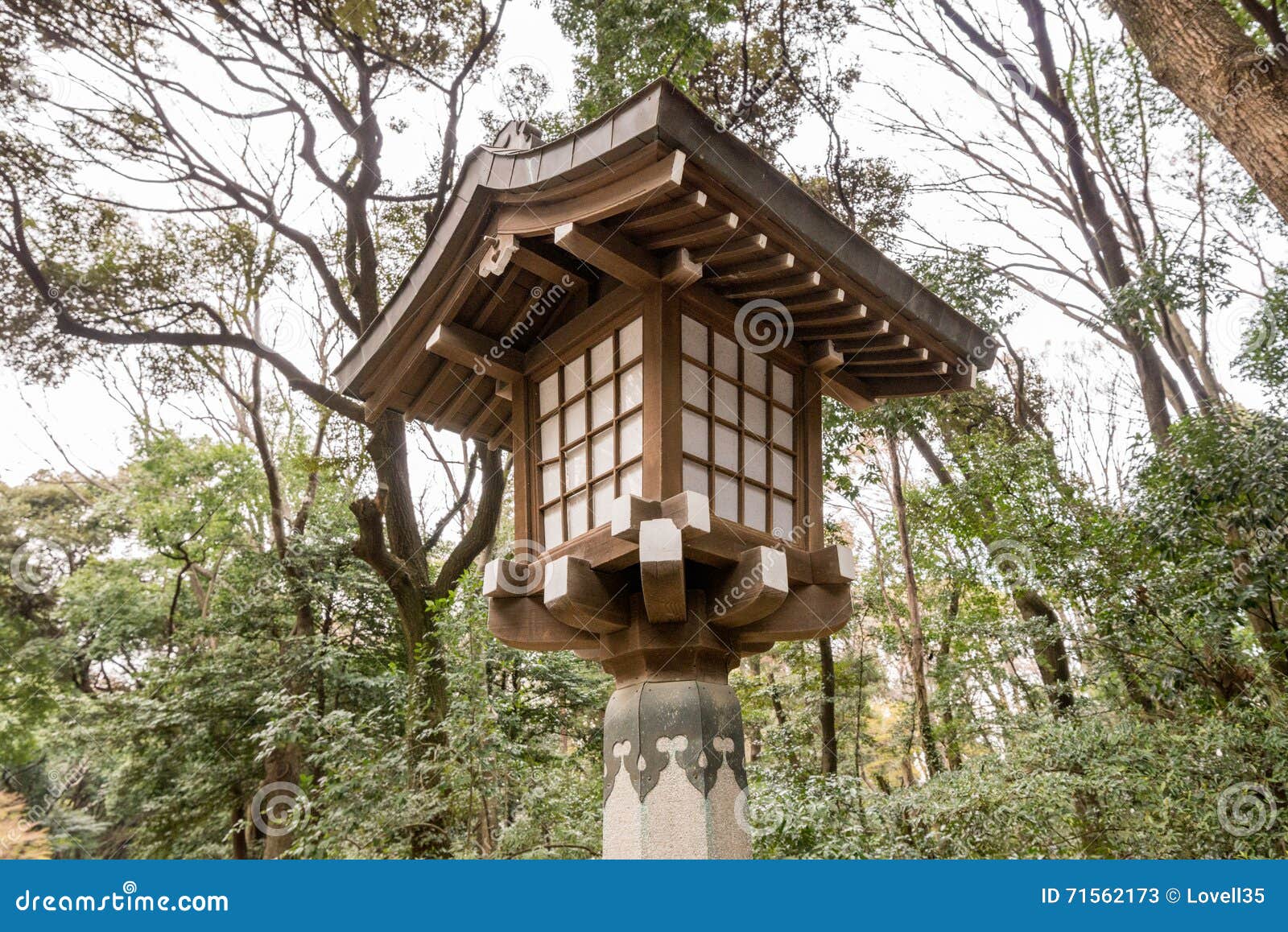 De Japanse Lantaarn Van De Tuin Stock Afbeelding - Image of licht ...