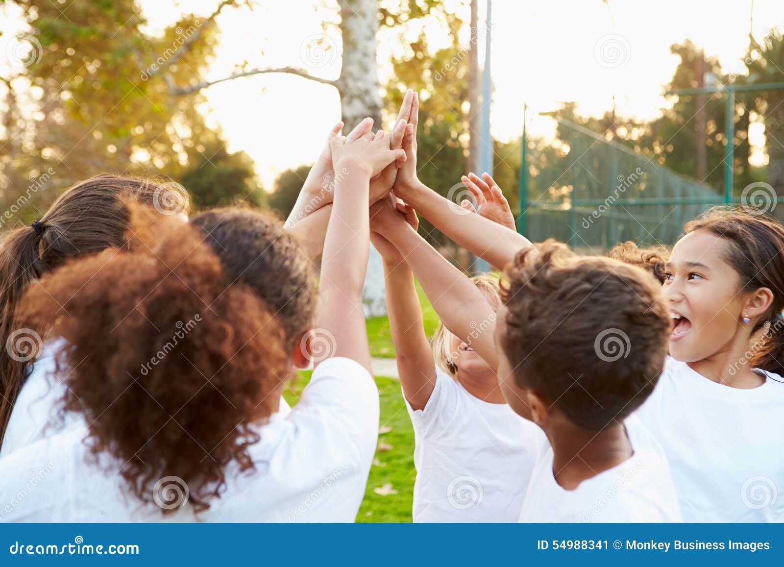 De Jeugdvoetbal Team Training Together Stock Afbeelding - Image of ...