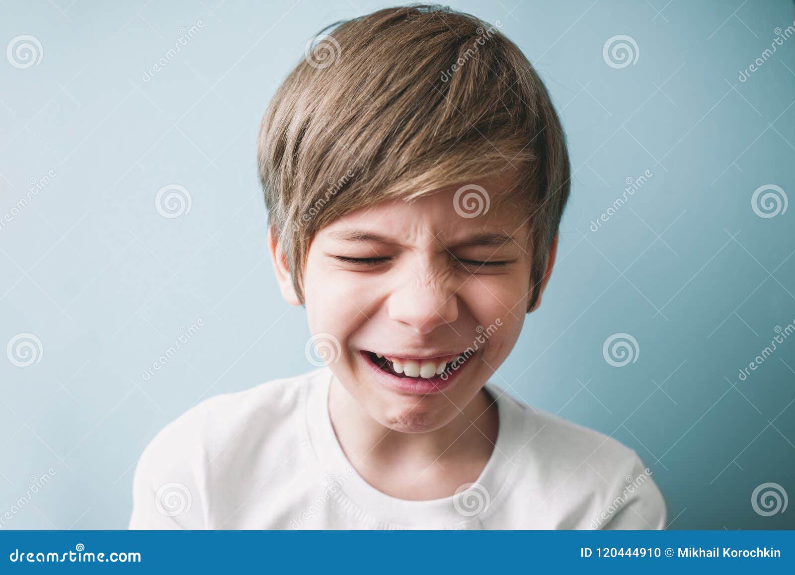 De jongen schreeuwt stock foto. Image of kind, kaukasisch - 120444910