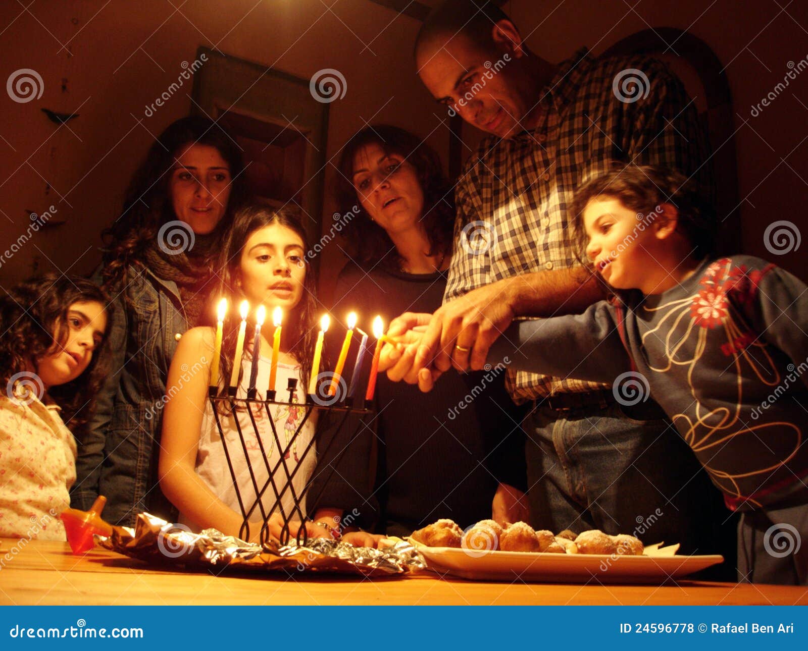 De Joodse Chanoeka Van De Vakantie Stock Foto - Image of donut, familie ...