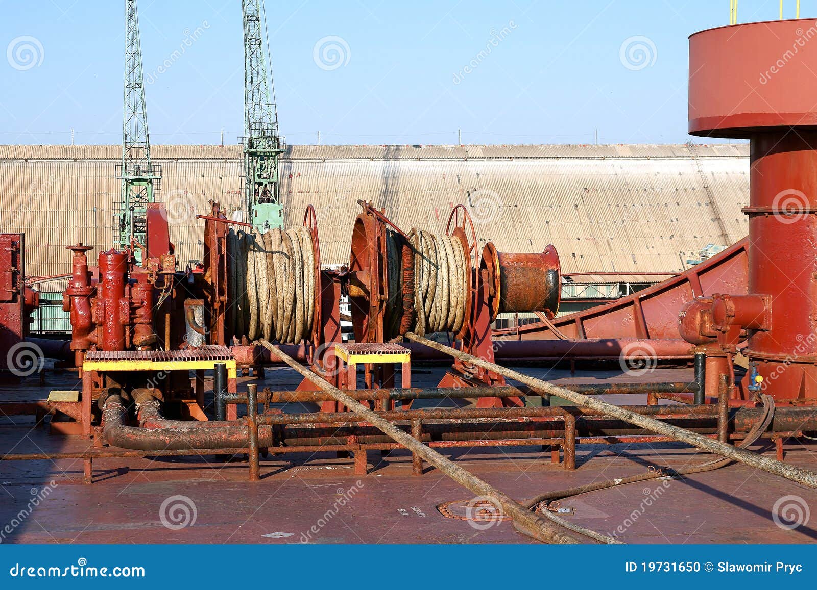 De Kaapstander Van De Meertros Stock Foto - Image of werf, tankschip ...