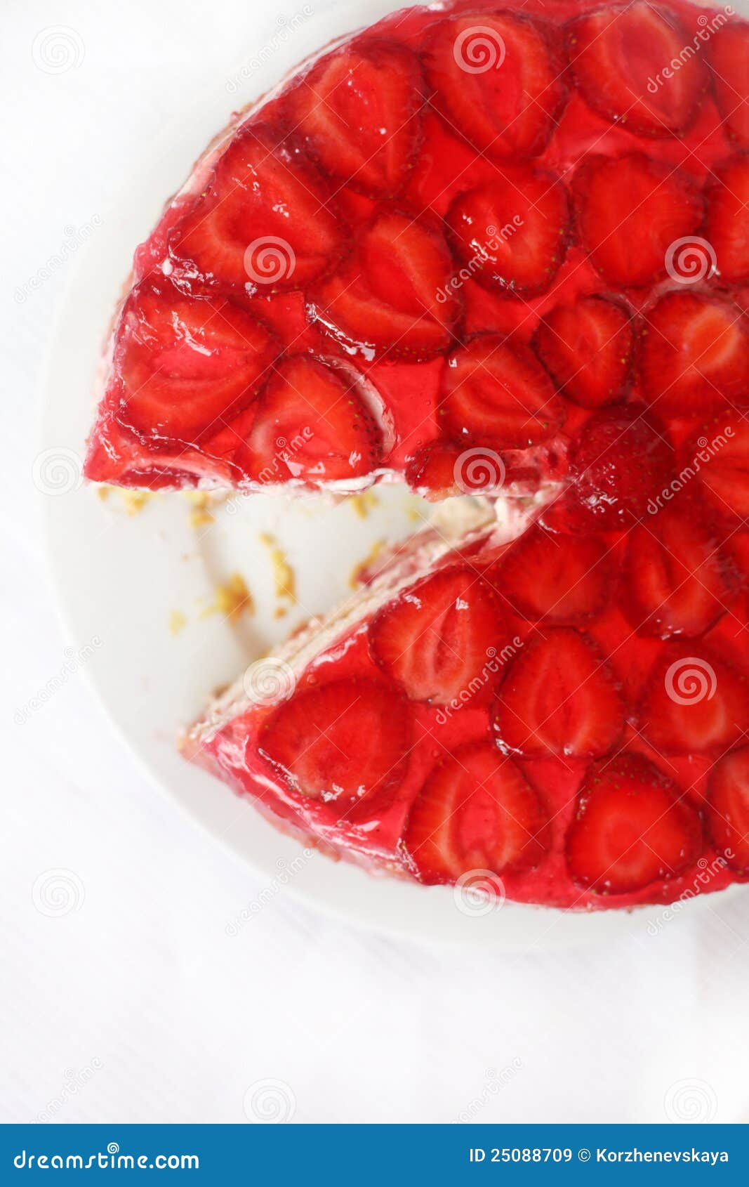 De Kaastaart Van De Aardbei Stock Afbeelding - Image of aardbei, zacht ...