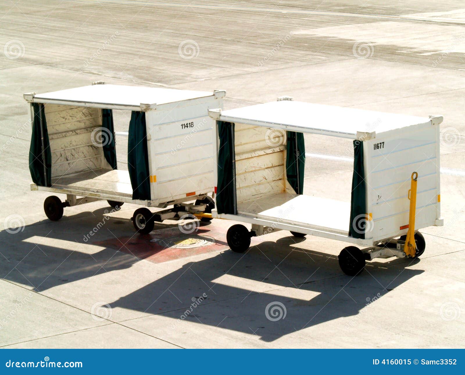 De karren van de bagage stock afbeelding. Image of reis - 4160015