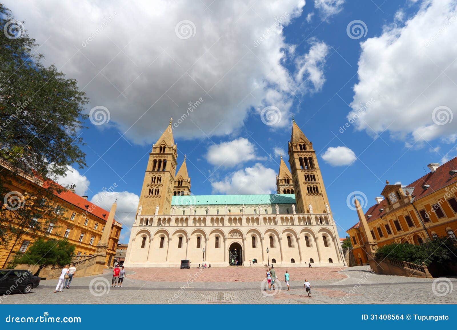 De kathedraal van Pecs redactionele stock afbeelding. Image of ...