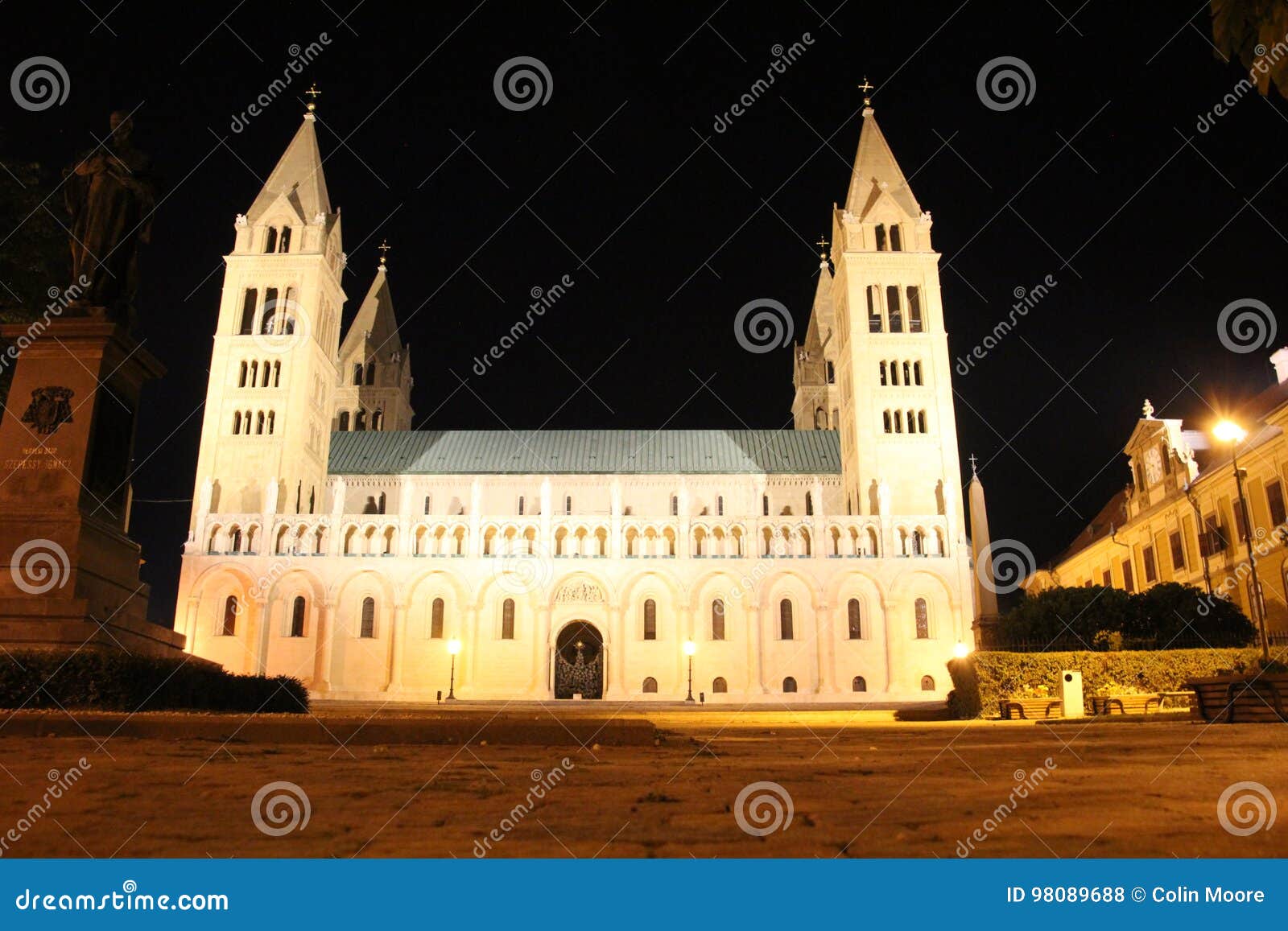 De Kathedraal van Pecs stock foto. Image of basiliek - 98089688