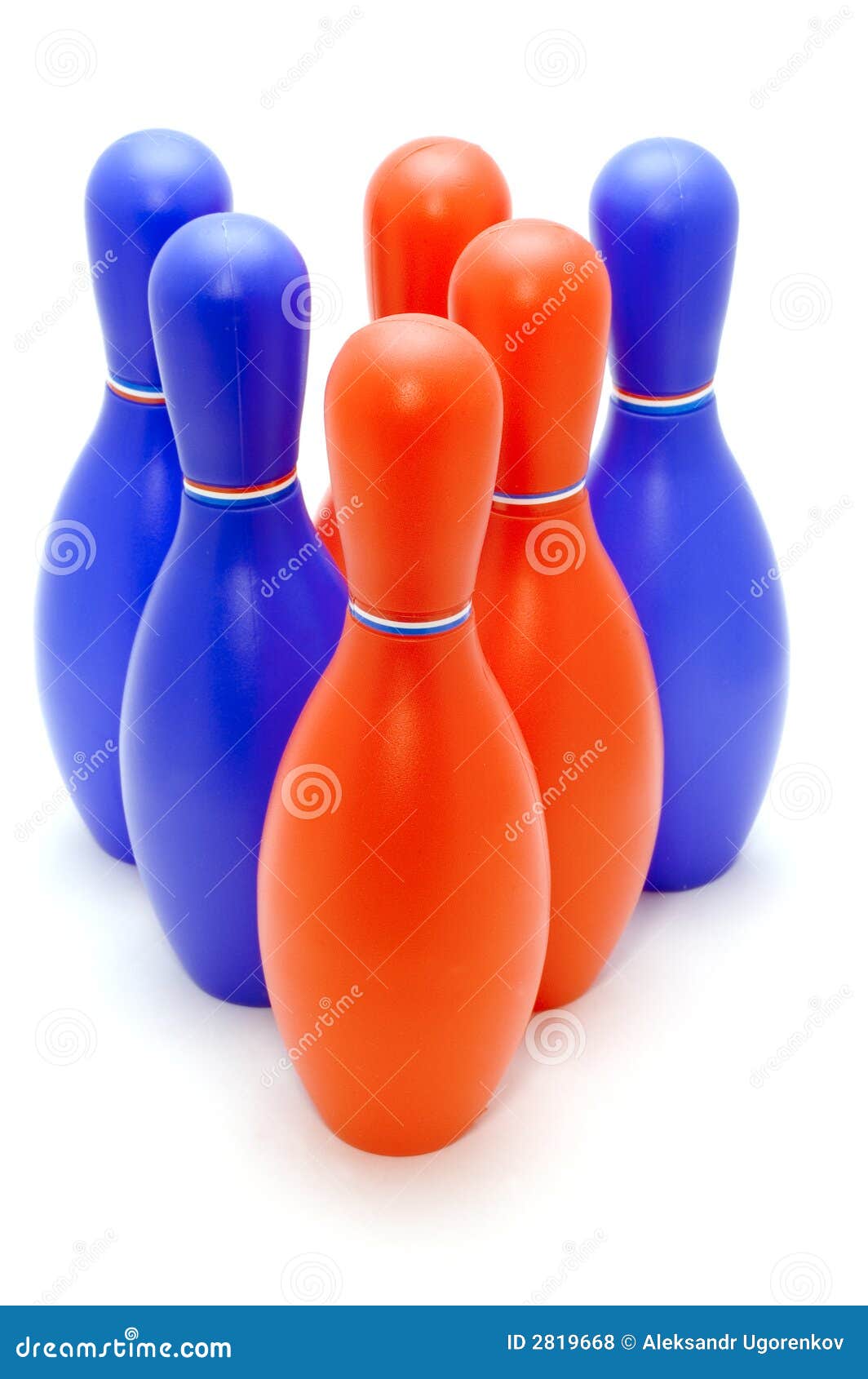 De kegels van het kegelen stock foto. Image of rood, spelen - 2819668