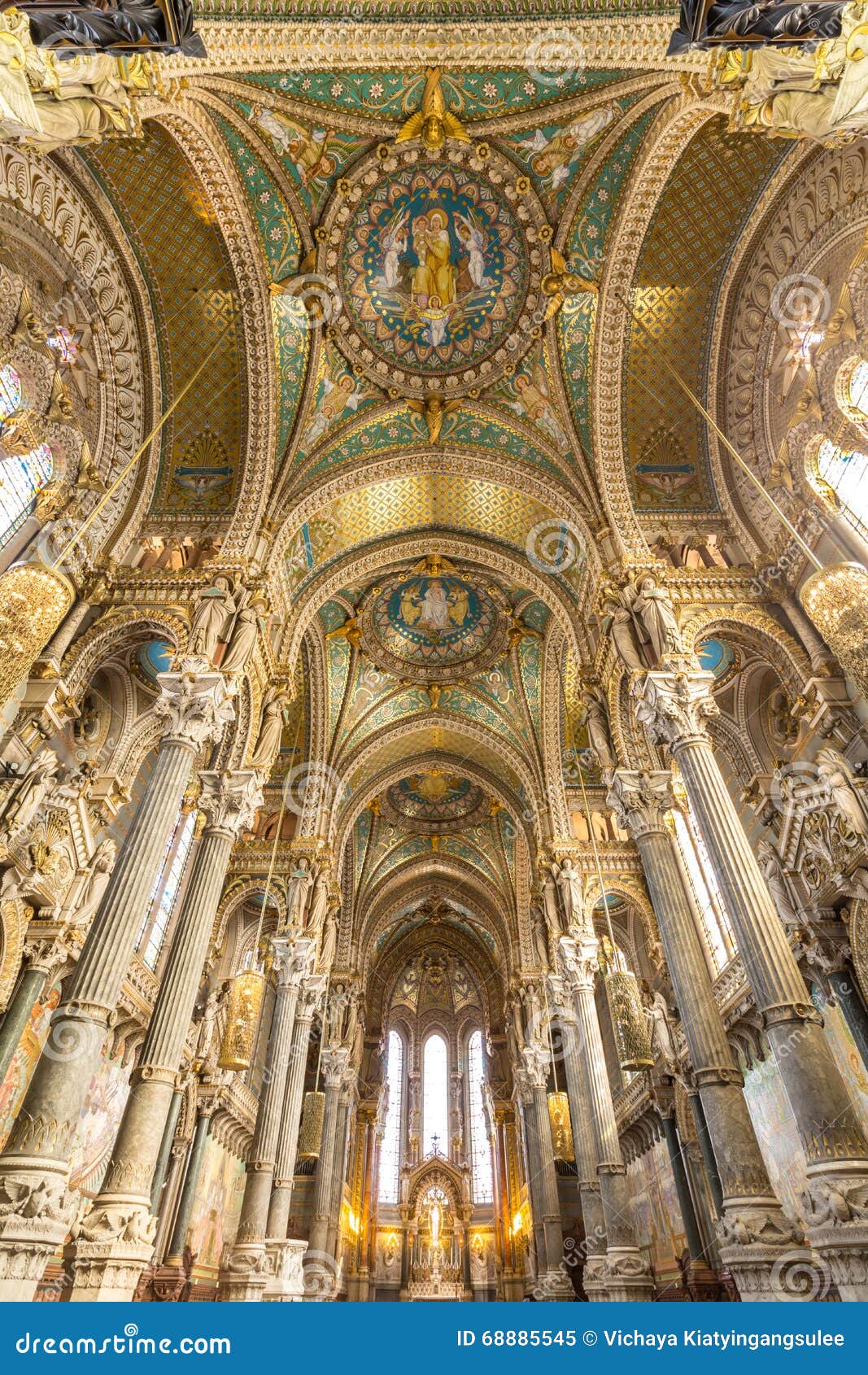 De Kerk Van Lyon Notre-Dame Fourviere Redactionele Afbeelding - Image ...
