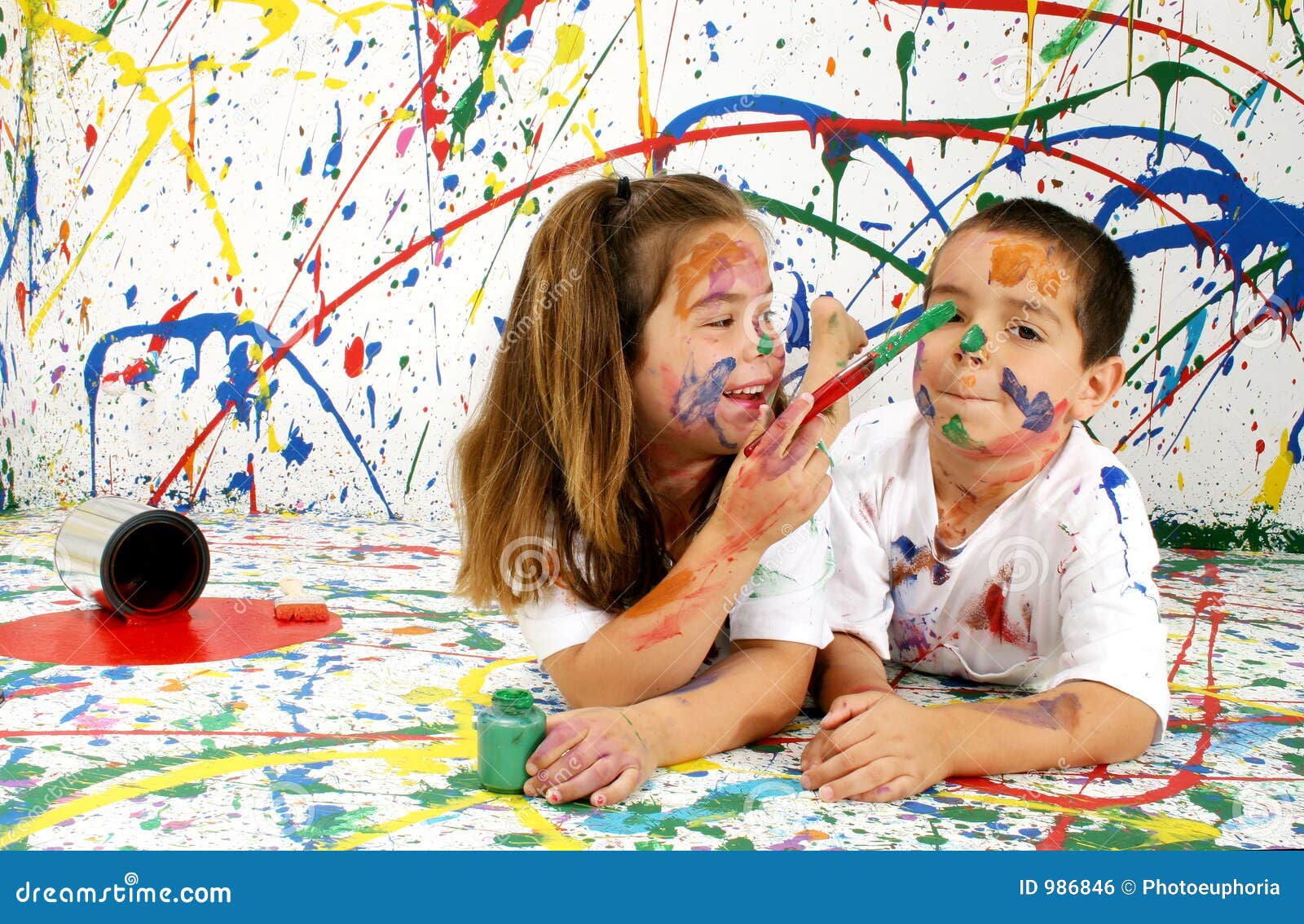 De Kinderen van de verf stock foto. Image of jong, neef - 986846