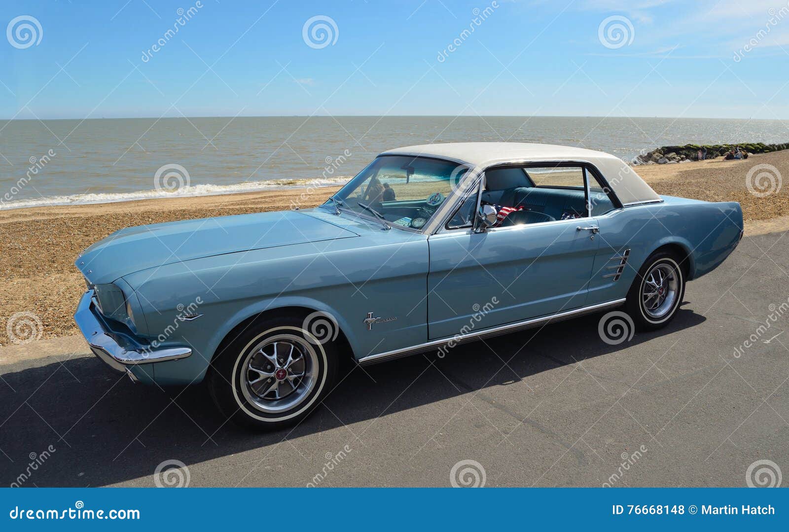 De Klassieke Blauwe Auto Van Ford Mustang Redactionele Stock Foto ...