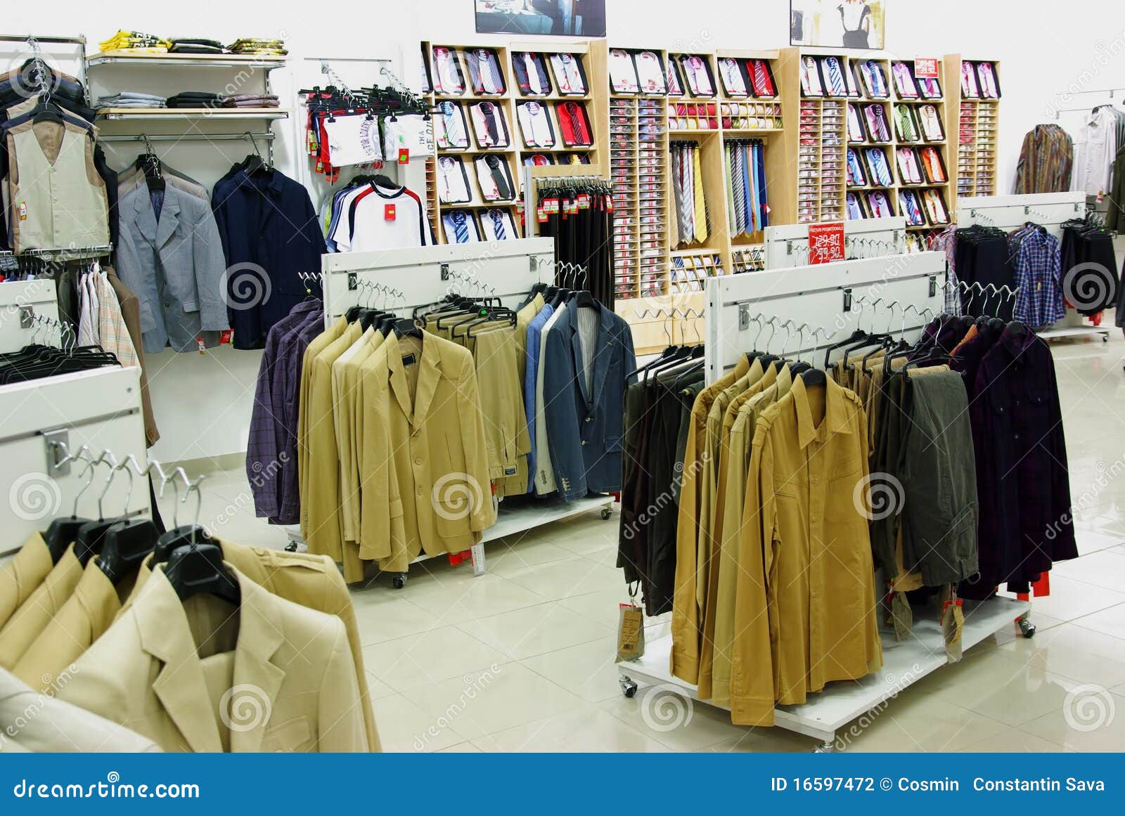 De Kleren Van Mensen in Winkel Stock Foto - Image of kledingwinkel ...
