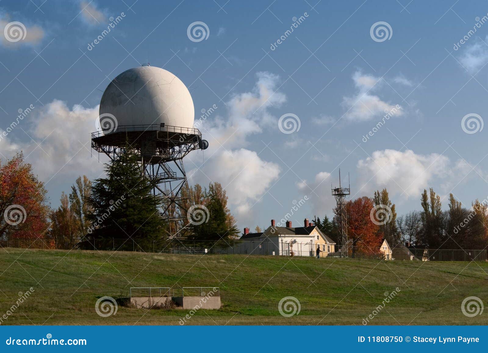 De Koepel Van De Radar FAA Bij De Basis Van Het Leger Stock Foto ...