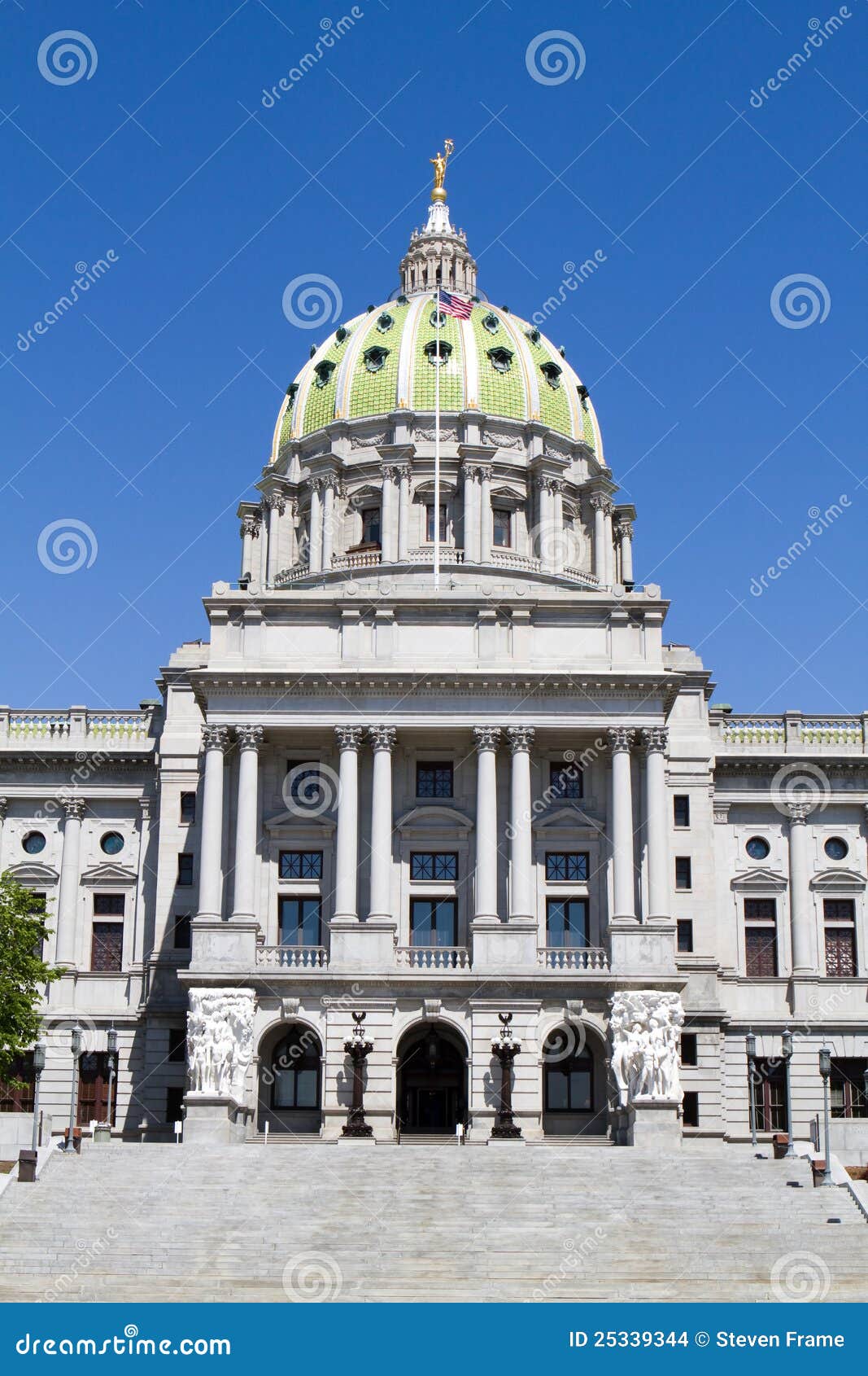 De Koepel Van Het Capitool Van Pennsylvania Stock Foto - Image of ...