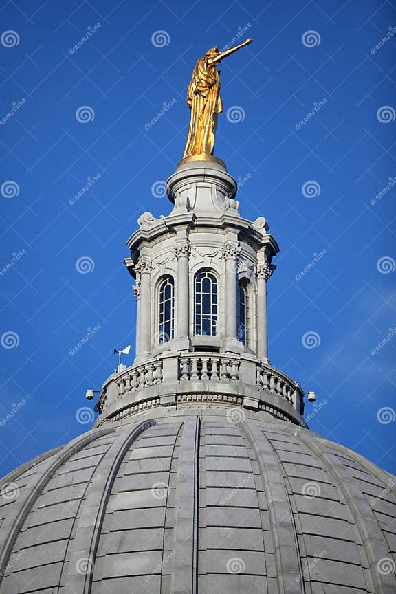 De Koepel Van Het Capitool Van Wisconsin Stock Afbeelding - Image of ...