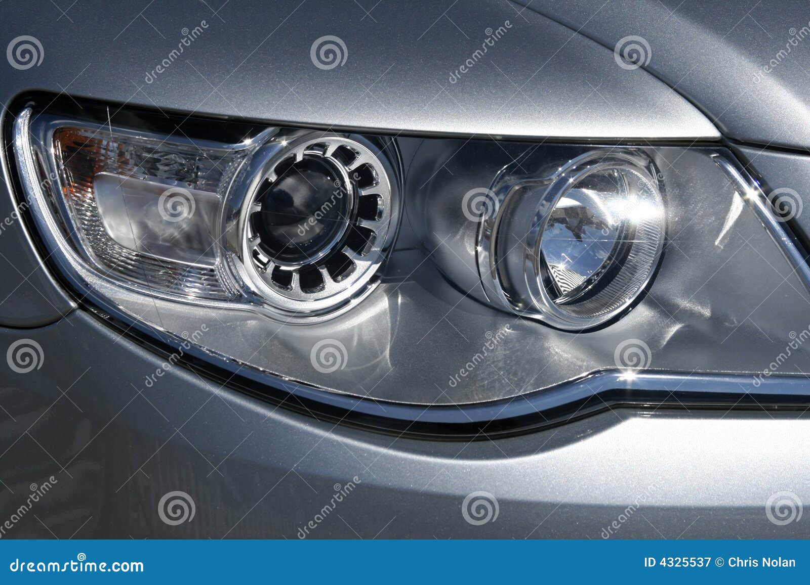 De koplamp van de auto stock afbeelding. Image of glanzend - 4325537